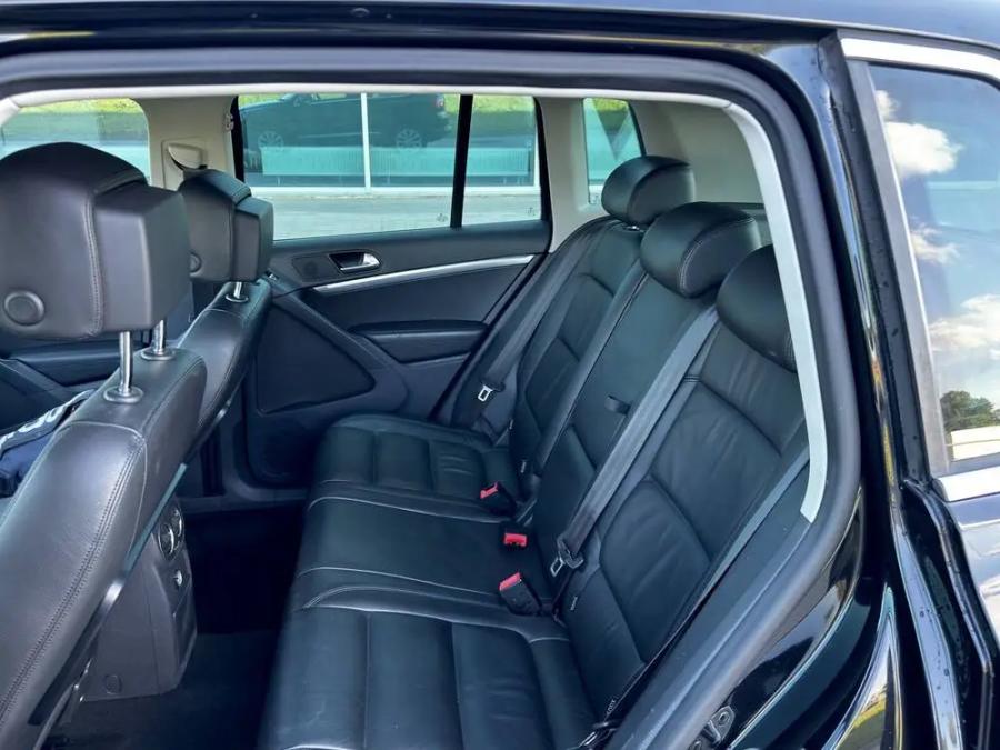 Black Volkswagen Tiguan 2011 in Rezekne, with an engine capacity of 2.00 L and mileage of 279 thousand km for 8900 €, photo 16 on AUTOMOTO.COM.LV