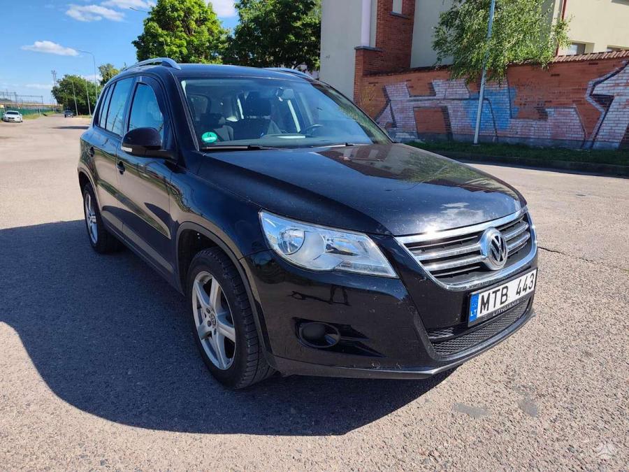 Melns Volkswagen Tiguan 2011 Šauļi, ar dzinēja tilpumu 1.40 L un nobraukumu 243 tūkst. km par 3950 €, foto 4 vietnē AUTOMOTO.COM.LV