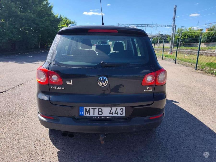 Melns Volkswagen Tiguan 2011 Šauļi, ar dzinēja tilpumu 1.40 L un nobraukumu 243 tūkst. km par 3950 €, foto 5 vietnē AUTOMOTO.COM.LV