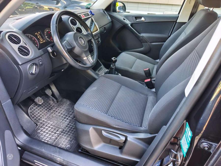 Melns Volkswagen Tiguan 2011 Šauļi, ar dzinēja tilpumu 1.40 L un nobraukumu 243 tūkst. km par 3950 €, foto 12 vietnē AUTOMOTO.COM.LV