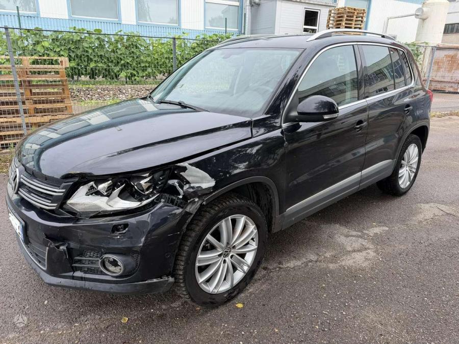 Melns Volkswagen Tiguan 2011 Kauņa, ar dzinēja tilpumu 1.97 L un nobraukumu 33 tūkst. km par 5450 €, foto 4 vietnē AUTOMOTO.COM.LV