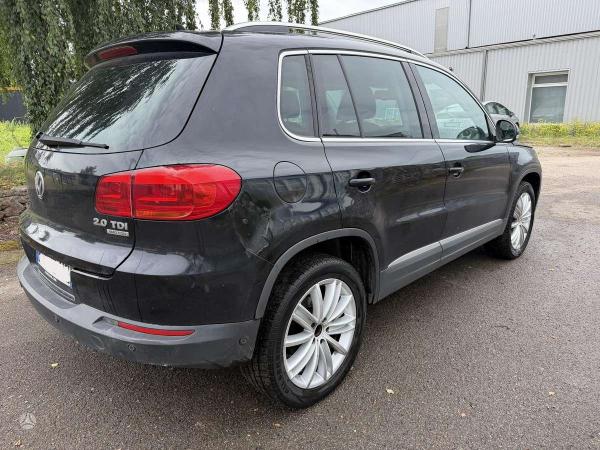 Black Volkswagen Tiguan 2011 in Kaunas, with an engine capacity of 1.97 L and mileage of 33 thousand km for 5450 €, photo 6 on AUTOMOTO.COM.LV