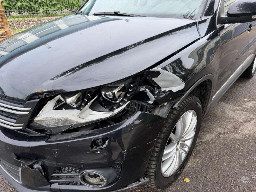 Melns Volkswagen Tiguan 2011 Kauņa, ar dzinēja tilpumu 1.97 L un nobraukumu 33 tūkst. km par 5450 €, foto 8 vietnē AUTOMOTO.COM.LV