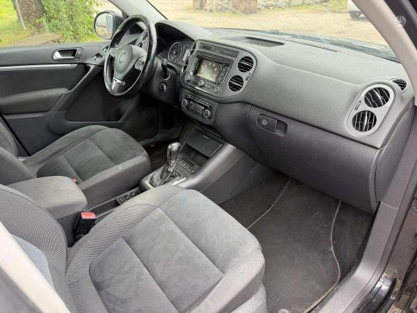 Black Volkswagen Tiguan 2011 in Kaunas, with an engine capacity of 1.97 L and mileage of 33 thousand km for 5450 €, photo 8 on AUTOMOTO.COM.LV
