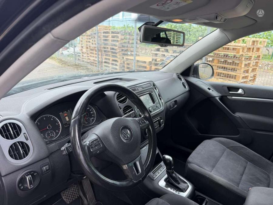Melns Volkswagen Tiguan 2011 Kauņa, ar dzinēja tilpumu 1.97 L un nobraukumu 33 tūkst. km par 5450 €, foto 11 vietnē AUTOMOTO.COM.LV