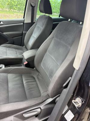 Melns Volkswagen Tiguan 2011 Kauņa, ar dzinēja tilpumu 1.97 L un nobraukumu 33 tūkst. km par 5450 €, foto 12 vietnē AUTOMOTO.COM.LV