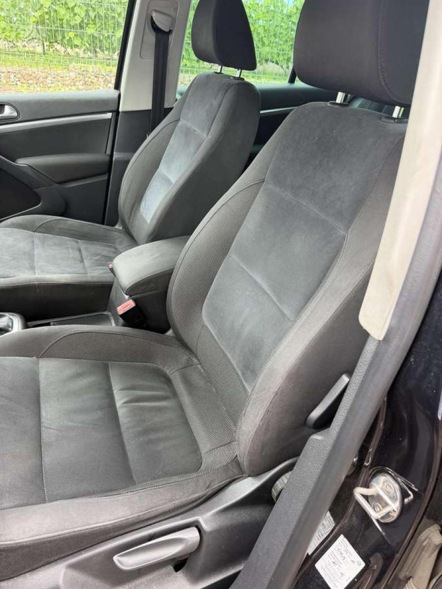 Melns Volkswagen Tiguan 2011 Kauņa, ar dzinēja tilpumu 1.97 L un nobraukumu 33 tūkst. km par 5450 €, foto 12 vietnē AUTOMOTO.COM.LV