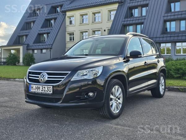 Black Volkswagen Tiguan 2011 in Cesis, with an engine capacity of 2.00 L and mileage of 263 thousand km for 7390 €, photo 1 on AUTOMOTO.COM.LV