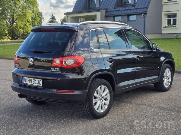 Black Volkswagen Tiguan 2011 in Cesis, with an engine capacity of 2.00 L and mileage of 263 thousand km for 7390 €, photo 6 on AUTOMOTO.COM.LV