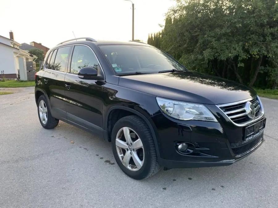Melns Volkswagen Tiguan 2011 Ogre, ar dzinēja tilpumu 2.00 L un nobraukumu 276 tūkst. km par 5950 €, foto 1 vietnē AUTOMOTO.COM.LV