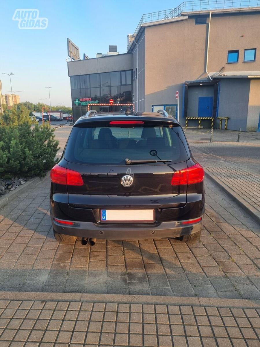Black Volkswagen Tiguan 2011 in Vilnius, with an engine capacity of 2.00 L and mileage of 134 thousand km for 8575 €, photo 10 on AUTOMOTO.COM.LV