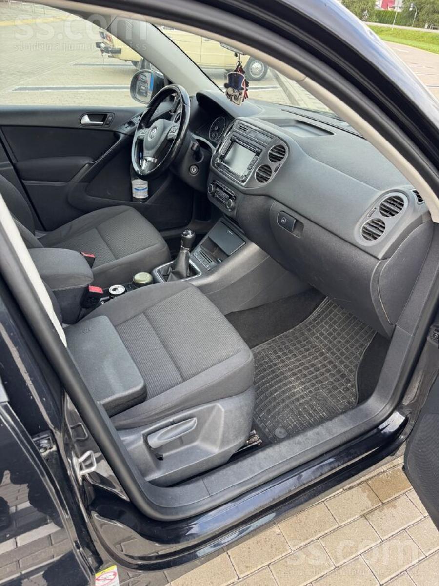 Melns Volkswagen Tiguan 2011 Rīga, ar dzinēja tilpumu 2.00 L un nobraukumu 238 tūkst. km par 3800 €, foto 7 vietnē AUTOMOTO.COM.LV