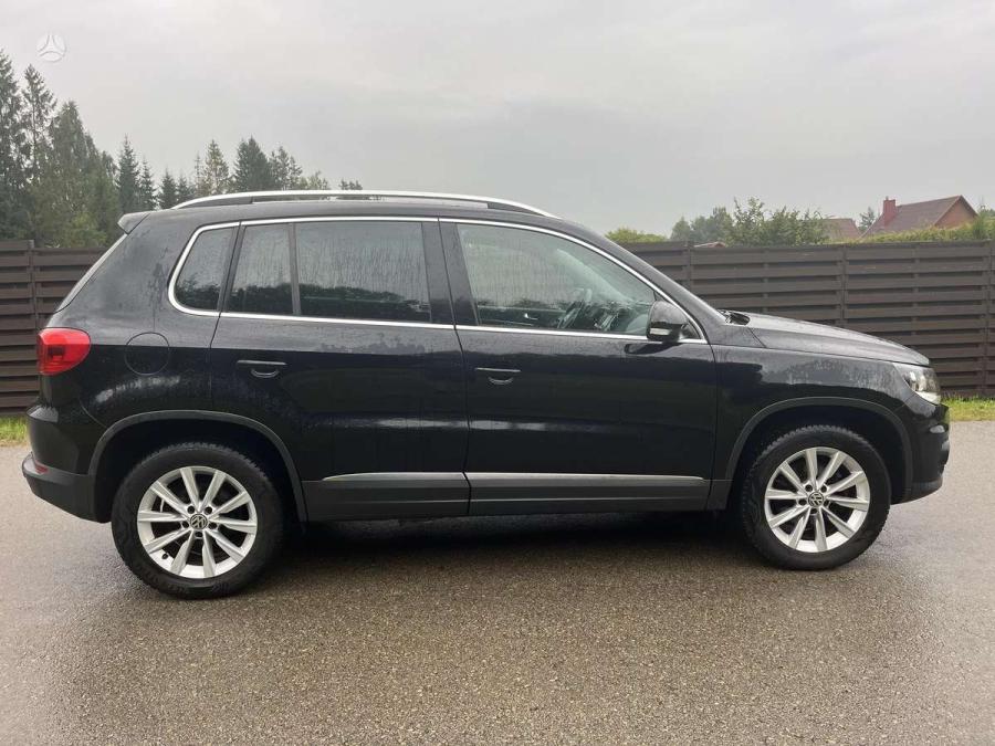 Melns Volkswagen Tiguan 2011 Plungė, ar dzinēja tilpumu 1.97 L un nobraukumu 265 tūkst. km par 6800 €, foto 4 vietnē AUTOMOTO.COM.LV