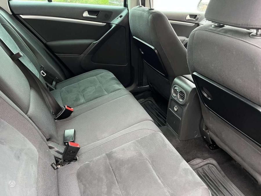 Melns Volkswagen Tiguan 2011 Plungė, ar dzinēja tilpumu 1.97 L un nobraukumu 265 tūkst. km par 6800 €, foto 12 vietnē AUTOMOTO.COM.LV