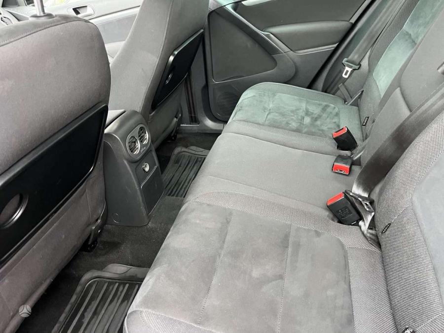 Melns Volkswagen Tiguan 2011 Plungė, ar dzinēja tilpumu 1.97 L un nobraukumu 265 tūkst. km par 6800 €, foto 13 vietnē AUTOMOTO.COM.LV