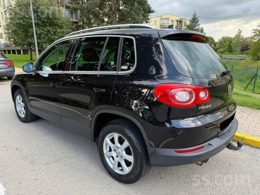 Black Volkswagen Tiguan 2011 in Riga, with an engine capacity of 1.40 L and mileage of 171 thousand km for 6350 €, photo 8 on AUTOMOTO.COM.LV