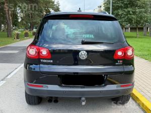 Black Volkswagen Tiguan 2011 in Riga, with an engine capacity of 1.40 L and mileage of 171 thousand km for 6350 €, photo 9 on AUTOMOTO.COM.LV