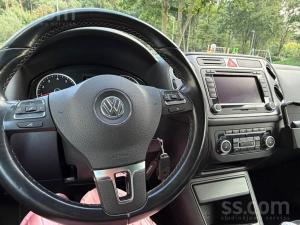 Black Volkswagen Tiguan 2011 in Riga, with an engine capacity of 1.40 L and mileage of 171 thousand km for 6350 €, photo 14 on AUTOMOTO.COM.LV