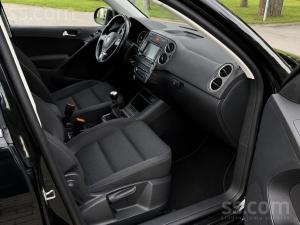 Black Volkswagen Tiguan 2011 in Riga, with an engine capacity of 1.40 L and mileage of 171 thousand km for 6350 €, photo 17 on AUTOMOTO.COM.LV