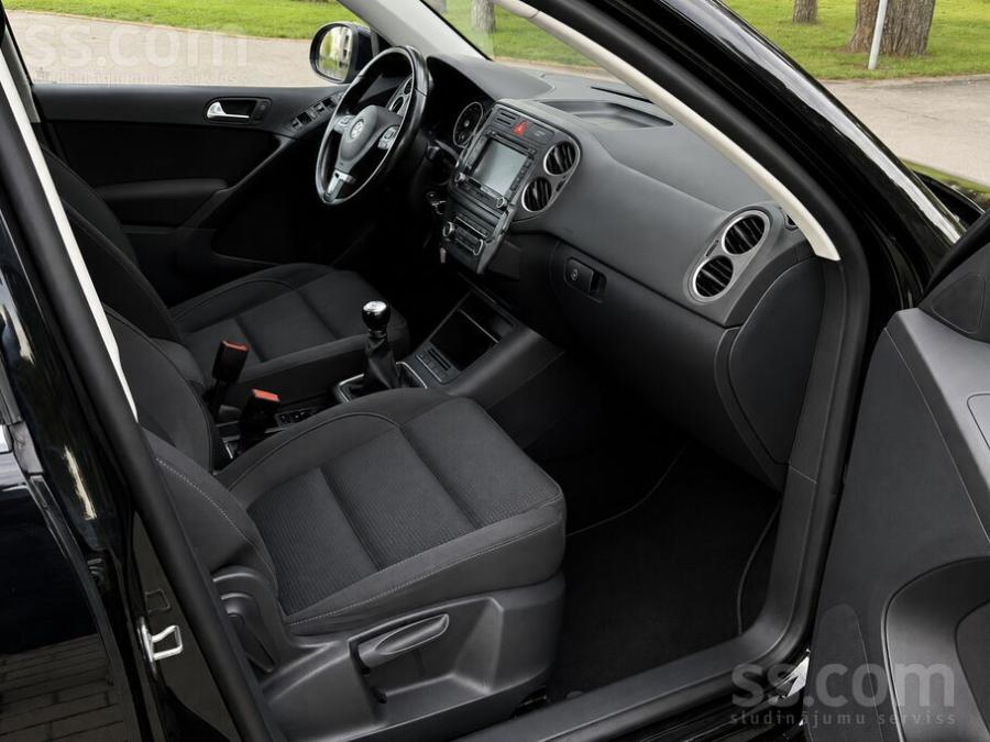 Black Volkswagen Tiguan 2011 in Riga, with an engine capacity of 1.40 L and mileage of 171 thousand km for 6350 €, photo 17 on AUTOMOTO.COM.LV