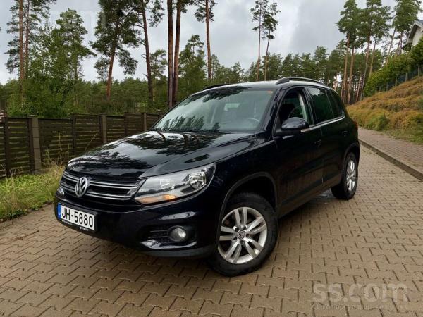 Black Volkswagen Tiguan 2011 in Riga, with an engine capacity of 2.00 L and mileage of 237 thousand km for 6500 €, photo 4 on AUTOMOTO.COM.LV