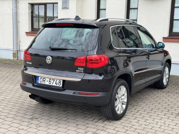 Volkswagen Tiguan 2011 in Jelgava on AUTOMOTO.COM.LV Black Volkswagen Tiguan 2011 in Jelgava, with an engine capacity of 2.00 L and mileage of 214 thousand km for 7700 €, photo 5 on AUTOMOTO.COM.LV