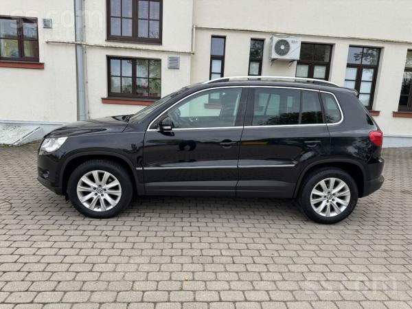 Volkswagen Tiguan 2011 in Jelgava on AUTOMOTO.COM.LV Black Volkswagen Tiguan 2011 in Jelgava, with an engine capacity of 2.00 L and mileage of 214 thousand km for 7700 €, photo 6 on AUTOMOTO.COM.LV