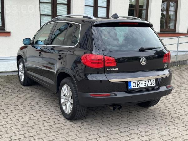 Volkswagen Tiguan 2011 in Jelgava on AUTOMOTO.COM.LV Black Volkswagen Tiguan 2011 in Jelgava, with an engine capacity of 2.00 L and mileage of 214 thousand km for 7700 €, photo 7 on AUTOMOTO.COM.LV