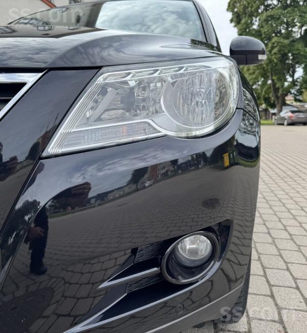 Volkswagen Tiguan 2011 in Jelgava on AUTOMOTO.COM.LV Black Volkswagen Tiguan 2011 in Jelgava, with an engine capacity of 2.00 L and mileage of 214 thousand km for 7700 €, photo 9 on AUTOMOTO.COM.LV