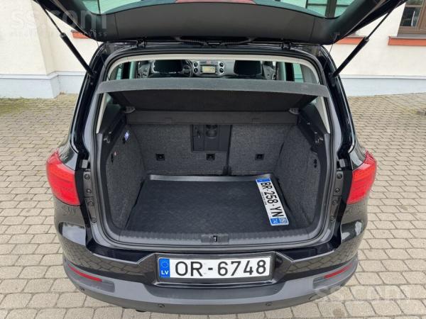 Volkswagen Tiguan 2011 in Jelgava on AUTOMOTO.COM.LV Black Volkswagen Tiguan 2011 in Jelgava, with an engine capacity of 2.00 L and mileage of 214 thousand km for 7700 €, photo 11 on AUTOMOTO.COM.LV