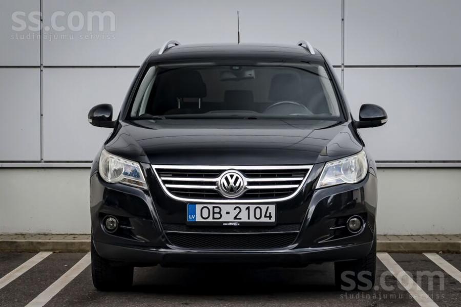 Black Volkswagen Tiguan 2011 in Riga, with an engine capacity of 2.00 L and mileage of 216 thousand km for 7490 €, photo 3 on AUTOMOTO.COM.LV