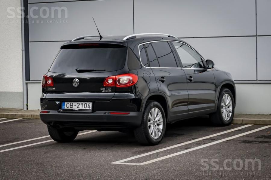 Black Volkswagen Tiguan 2011 in Riga, with an engine capacity of 2.00 L and mileage of 216 thousand km for 7490 €, photo 5 on AUTOMOTO.COM.LV