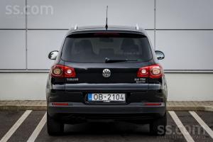 Black Volkswagen Tiguan 2011 in Riga, with an engine capacity of 2.00 L and mileage of 216 thousand km for 7490 €, photo 6 on AUTOMOTO.COM.LV