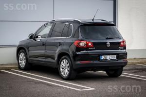 Black Volkswagen Tiguan 2011 in Riga, with an engine capacity of 2.00 L and mileage of 216 thousand km for 7490 €, photo 7 on AUTOMOTO.COM.LV