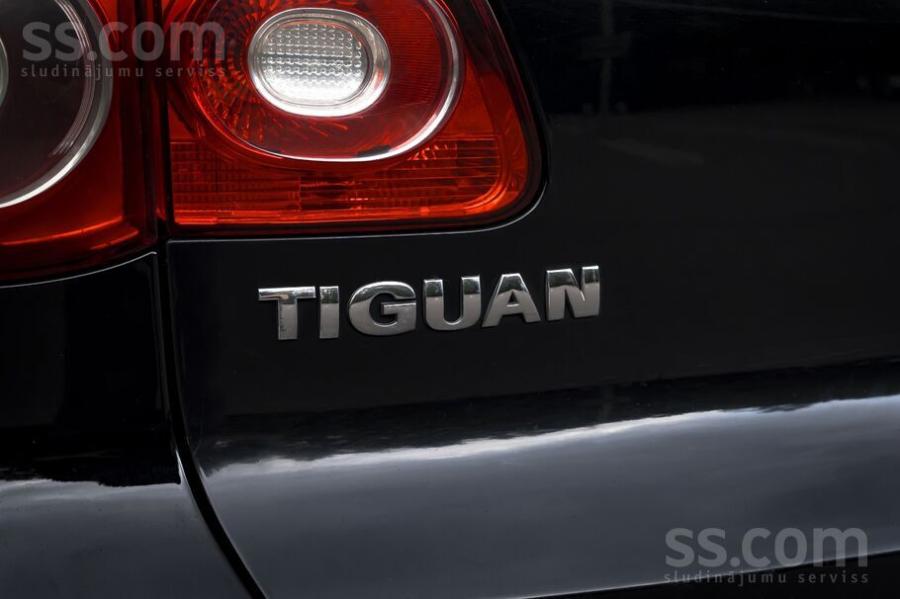 Black Volkswagen Tiguan 2011 in Riga, with an engine capacity of 2.00 L and mileage of 216 thousand km for 7490 €, photo 8 on AUTOMOTO.COM.LV