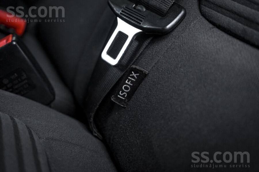 Black Volkswagen Tiguan 2011 in Riga, with an engine capacity of 2.00 L and mileage of 216 thousand km for 7490 €, photo 15 on AUTOMOTO.COM.LV
