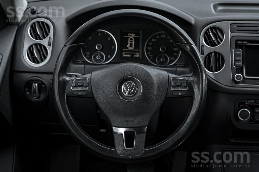 Black Volkswagen Tiguan 2011 in Riga, with an engine capacity of 2.00 L and mileage of 216 thousand km for 7490 €, photo 20 on AUTOMOTO.COM.LV