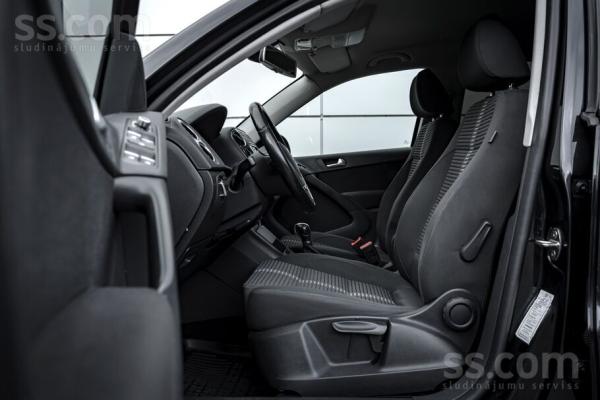 Melns Volkswagen Tiguan 2011 Rīga, ar dzinēja tilpumu 2.00 L un nobraukumu 216 tūkst. km par 7490 €, foto 10 vietnē AUTOMOTO.COM.LV