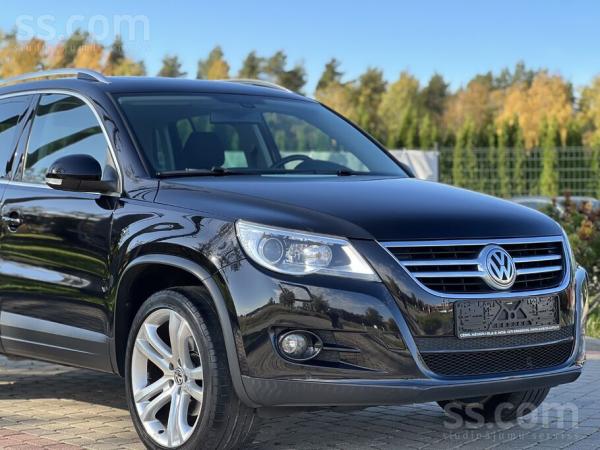 Volkswagen Tiguan 2011 in Cesis on AUTOMOTO.COM.LV Black Volkswagen Tiguan 2011 in Cesis, with an engine capacity of 2.00 L and mileage of 203 thousand km for 7950 €, photo 1 on AUTOMOTO.COM.LV