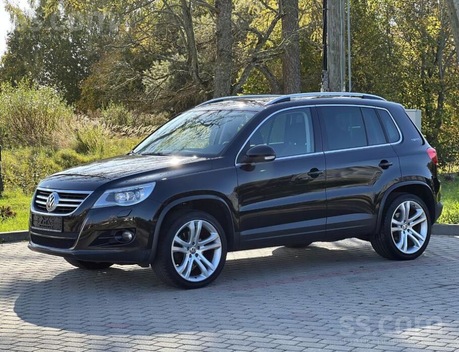 Black Volkswagen Tiguan 2011 in Cesis, with an engine capacity of 2.00 L and mileage of 203 thousand km for 7950 €, photo 3 on AUTOMOTO.COM.LV