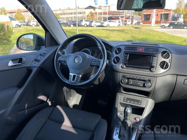 Volkswagen Tiguan 2011 in Cesis on AUTOMOTO.COM.LV Black Volkswagen Tiguan 2011 in Cesis, with an engine capacity of 2.00 L and mileage of 203 thousand km for 7950 €, photo 9 on AUTOMOTO.COM.LV