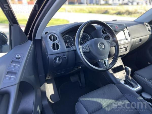 Volkswagen Tiguan 2011 in Cesis on AUTOMOTO.COM.LV Black Volkswagen Tiguan 2011 in Cesis, with an engine capacity of 2.00 L and mileage of 203 thousand km for 7950 €, photo 10 on AUTOMOTO.COM.LV