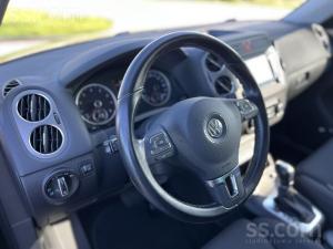 Black Volkswagen Tiguan 2011 in Cesis, with an engine capacity of 2.00 L and mileage of 203 thousand km for 7950 €, photo 11 on AUTOMOTO.COM.LV