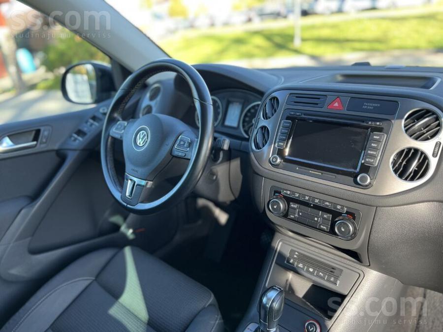 Black Volkswagen Tiguan 2011 in Cesis, with an engine capacity of 2.00 L and mileage of 203 thousand km for 7950 €, photo 12 on AUTOMOTO.COM.LV