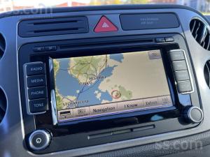 Black Volkswagen Tiguan 2011 in Cesis, with an engine capacity of 2.00 L and mileage of 203 thousand km for 7950 €, photo 20 on AUTOMOTO.COM.LV