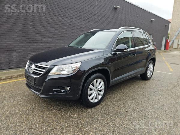 Volkswagen Tiguan 2011 in Cesis on AUTOMOTO.COM.LV Black Volkswagen Tiguan 2011 in Cesis, with an engine capacity of 1.40 L and mileage of 221 thousand km for 6700 €, photo 1 on AUTOMOTO.COM.LV