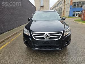 Black Volkswagen Tiguan 2011 in Cesis, with an engine capacity of 1.40 L and mileage of 221 thousand km for 6700 €, photo 3 on AUTOMOTO.COM.LV