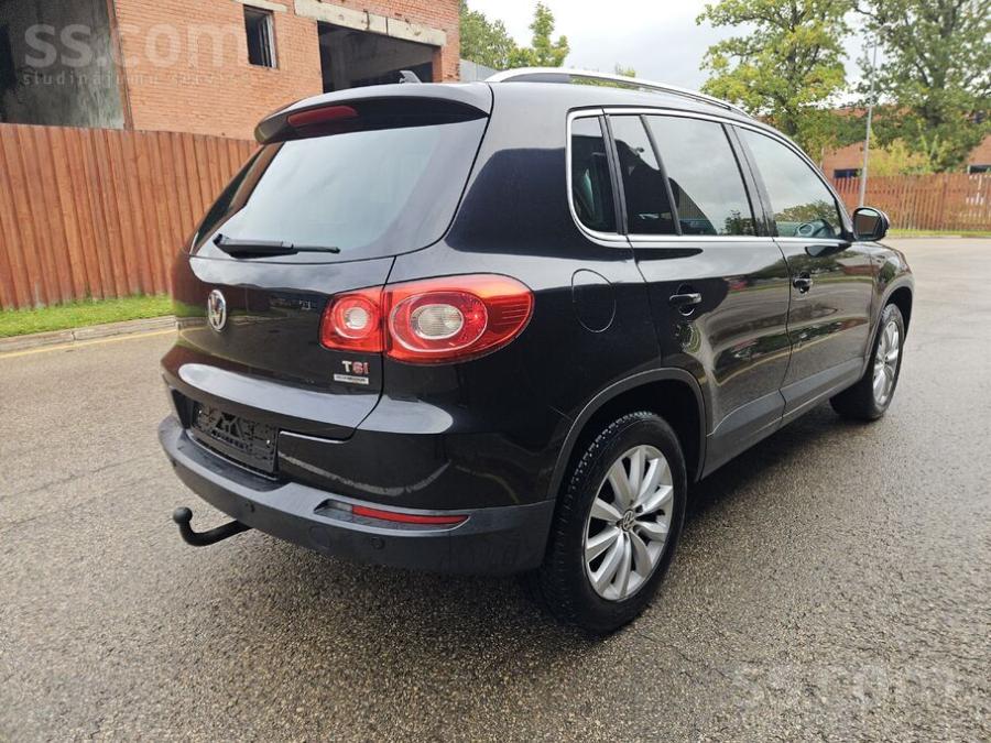 Black Volkswagen Tiguan 2011 in Cesis, with an engine capacity of 1.40 L and mileage of 221 thousand km for 6700 €, photo 6 on AUTOMOTO.COM.LV