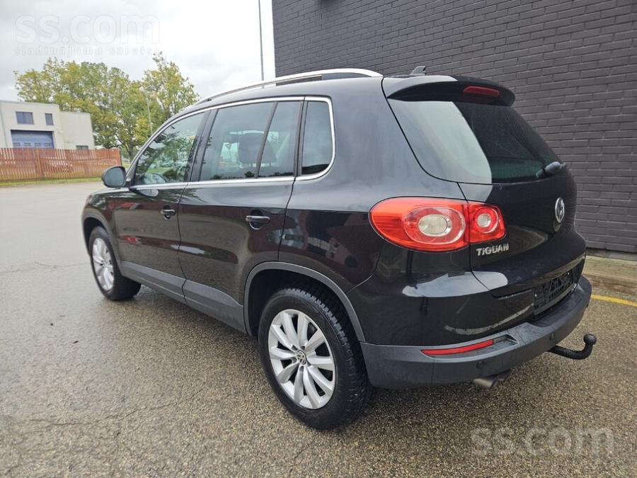 Black Volkswagen Tiguan 2011 in Cesis, with an engine capacity of 1.40 L and mileage of 221 thousand km for 6700 €, photo 8 on AUTOMOTO.COM.LV