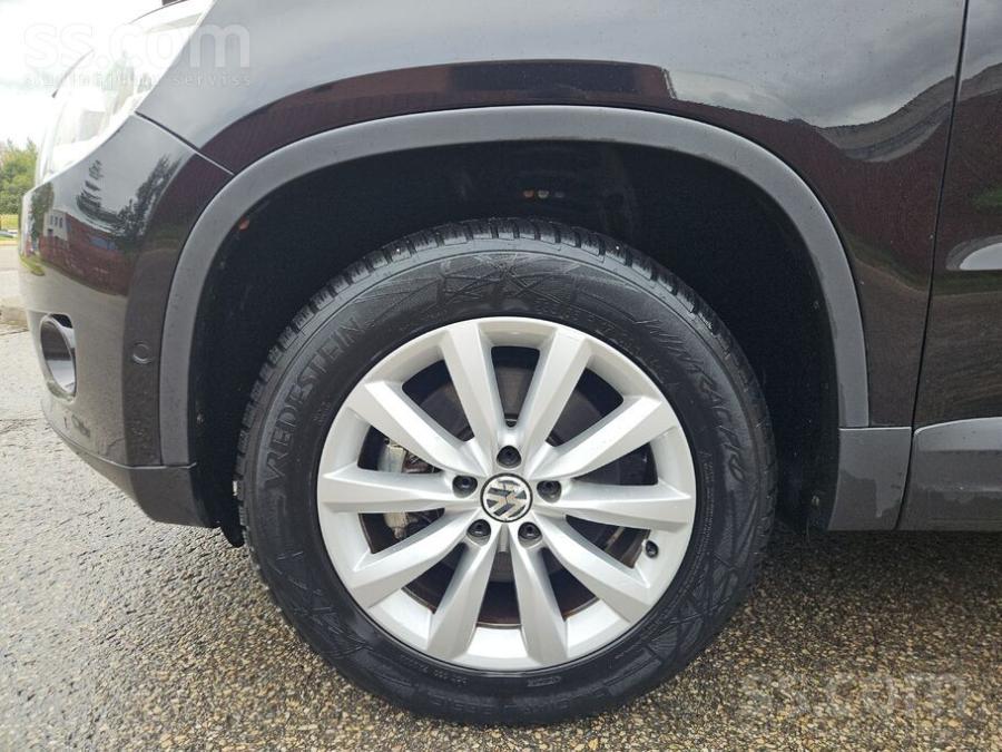 Black Volkswagen Tiguan 2011 in Cesis, with an engine capacity of 1.40 L and mileage of 221 thousand km for 6700 €, photo 10 on AUTOMOTO.COM.LV